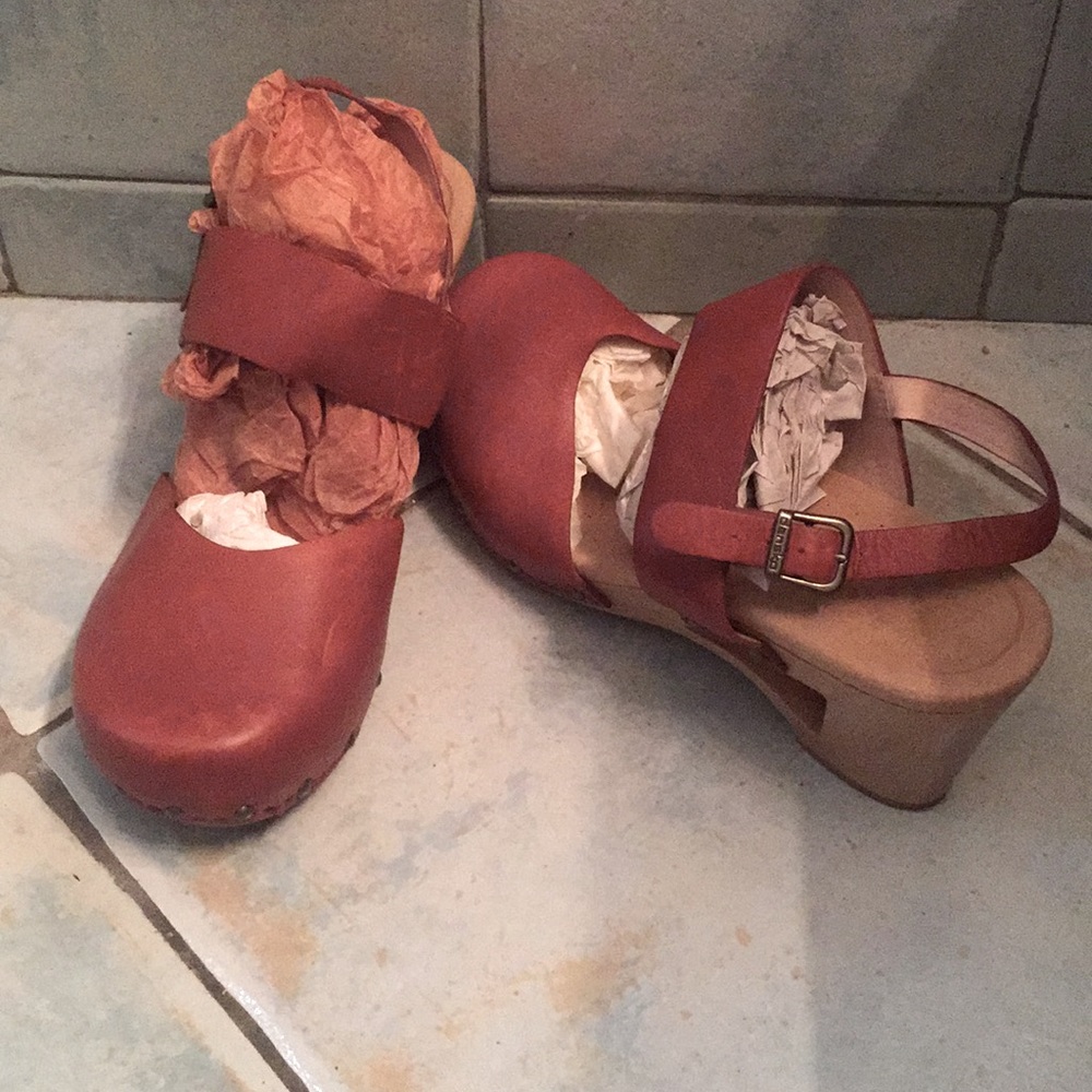 Euc Women’s Dansko Rust Clogged 3” Heels Size 42 - Gem